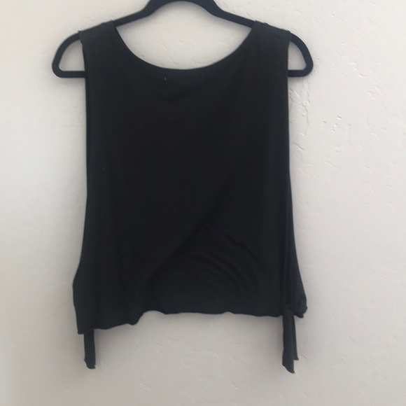 Tops | Black Boxy Muscle Crop Tank Top | Poshmark